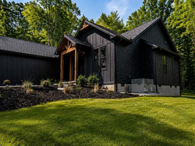 908 Evelyn Private Drive