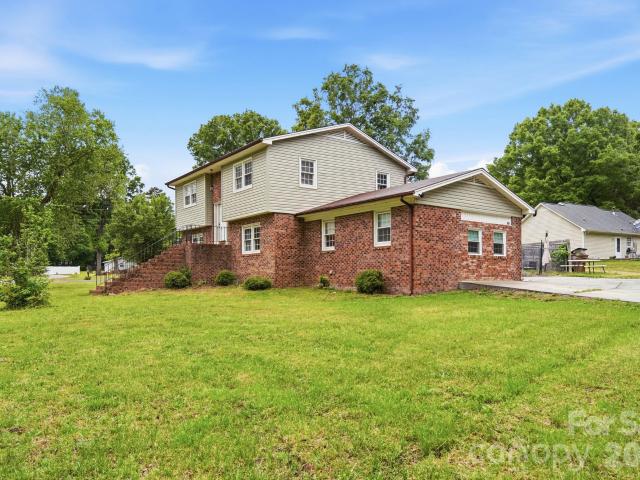 908 Forest Drive