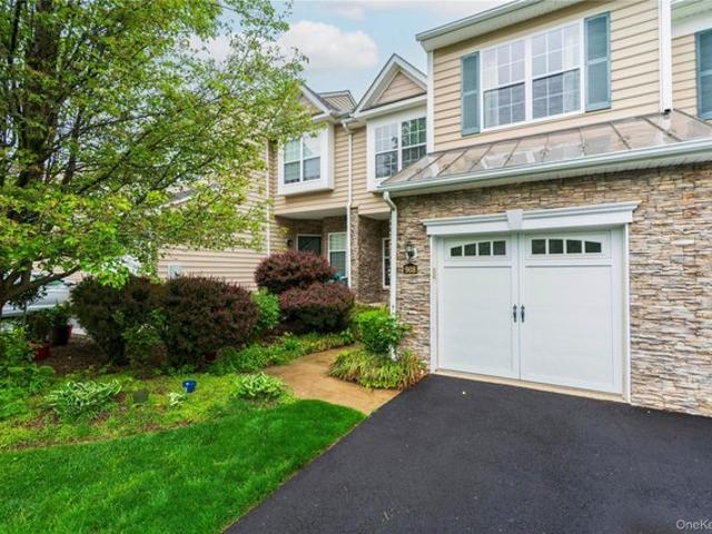 908 Huntington Dr, Fishkill, NY 12524