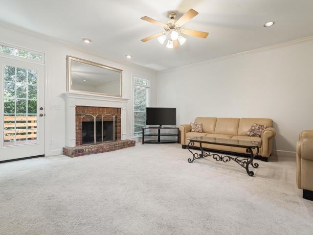 908 Leslie Lane