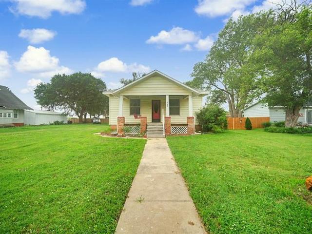 908 Maple St, Gypsum, KS 67448