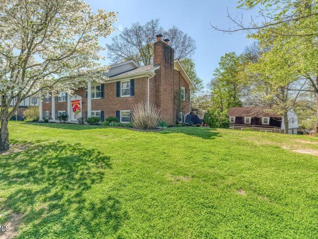 908 Meadow Lane