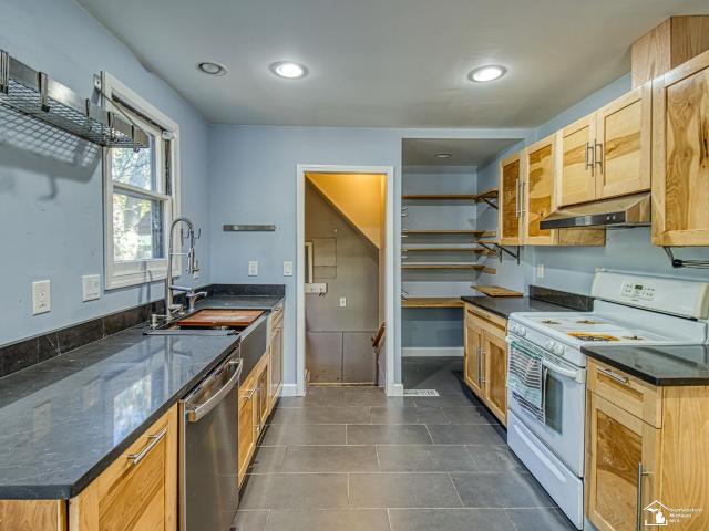 908 N Maple Avenue