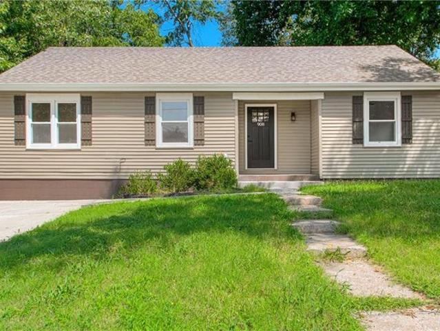908 NE 44th St, Kansas City, MO 64116