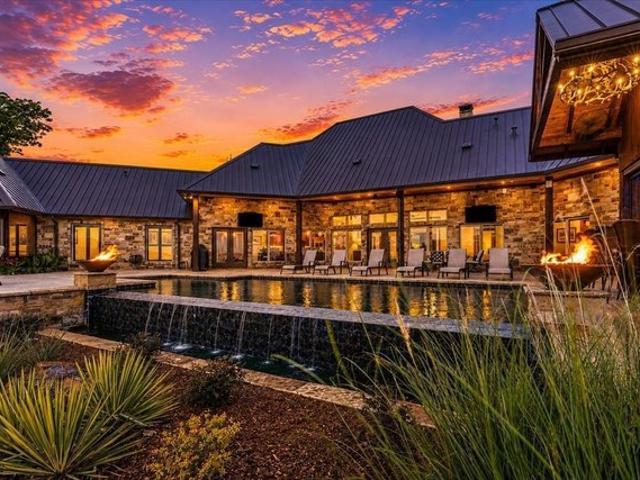 908 Sailboat Dr, Corsicana, TX 75109
