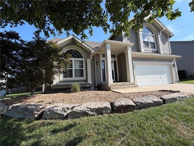 908 SE 15th St, Lee's Summit, MO 64081