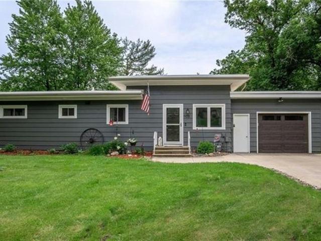908 SE 15th St, Menomonie, WI 54751