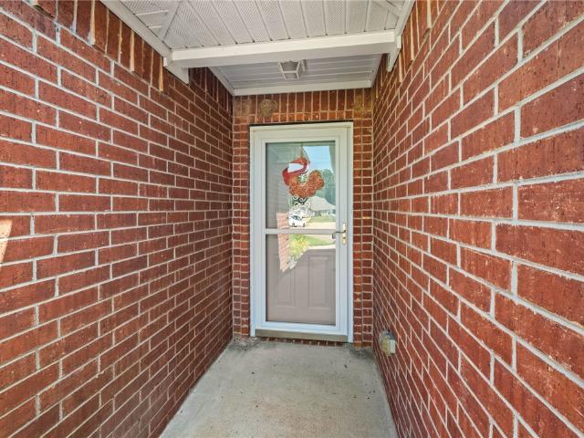 908 St James Court