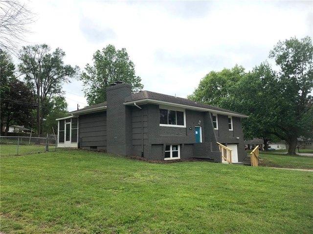 908 SW 14th Street Ter, Blue Springs, MO 64015