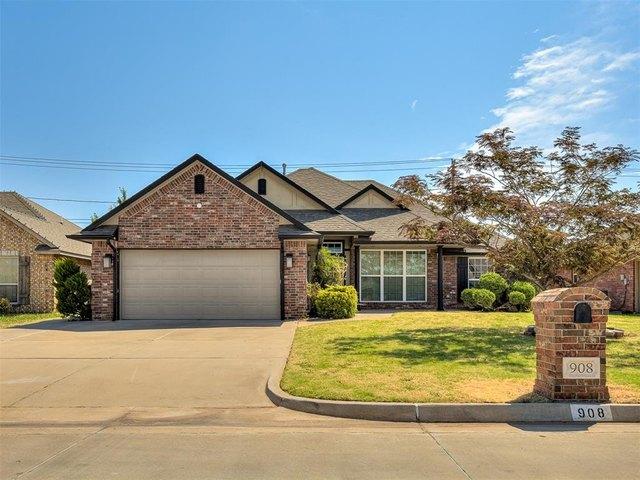 908 Ridgeway Dr, Moore, OK 73160
