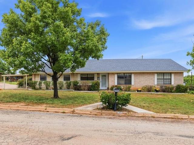 908 W 2nd St, Coleman, TX 76834