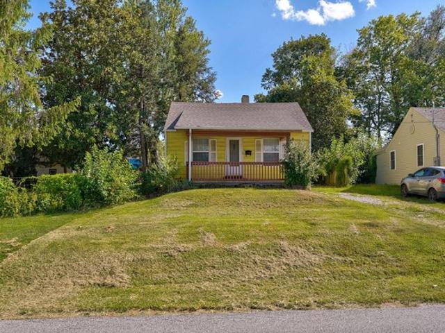 908 W Della St, Springfield, MO 65803