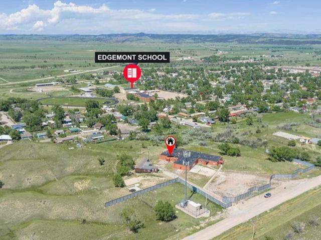 908 W H St, Edgemont, SD 57735
