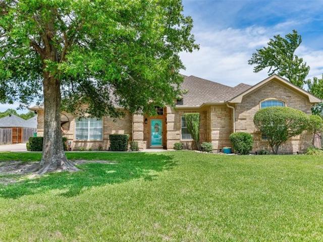 908 Wheeler Creek Dr, Gainesville, TX 76240