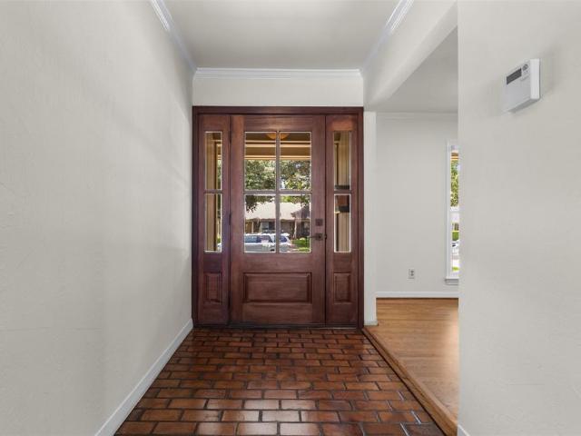 908 Vinecrest Lane