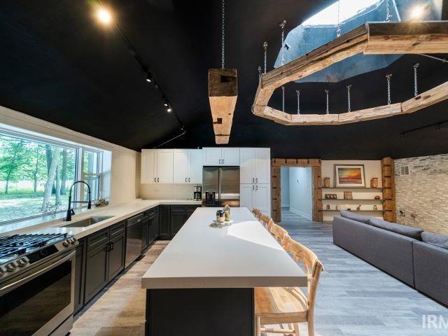 9095 E 850 South