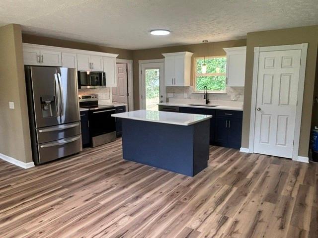 9098 Redbud Ln