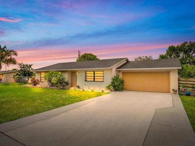 9090 Palladium Pl, Lake Worth, FL 33467