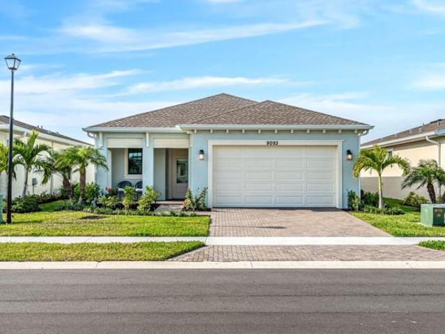 9093 Alister Dr, Melbourne, FL 32940