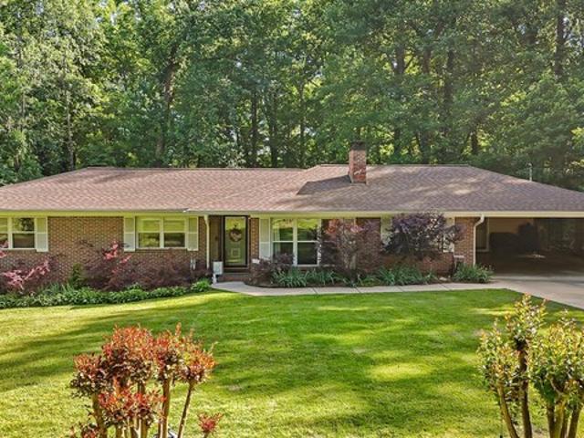 909 10th Pl, Pleasant Grove, AL 35127