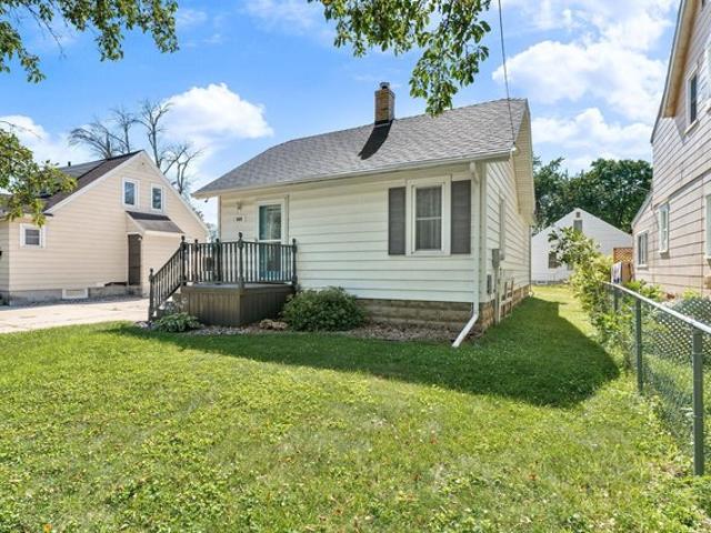 909 11th St NW, Austin, MN 55912