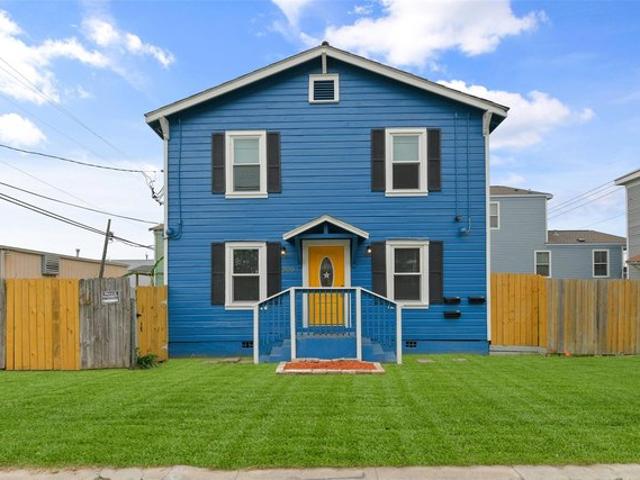 909 28th St, Galveston, TX 77550