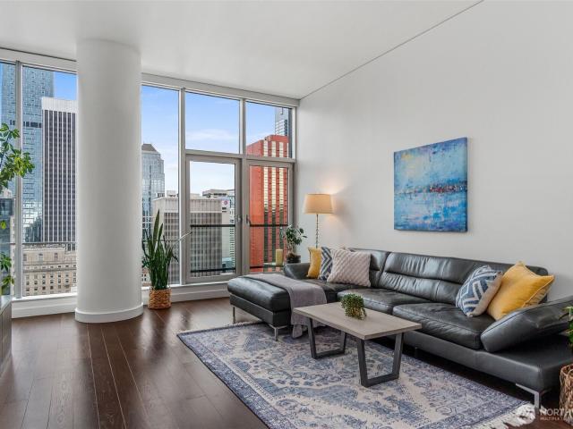 909 5th Avenue # 1902