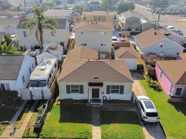 909 911 Chalcedony Street