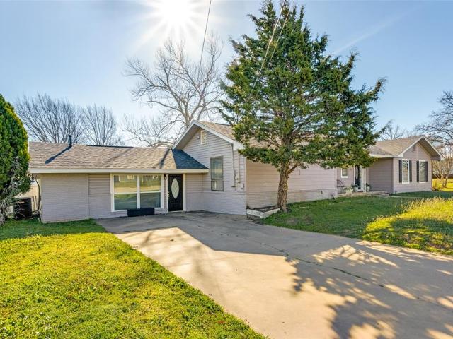 909 Coffield St, Bowie, TX 76230 | MLS #21065 | Compass