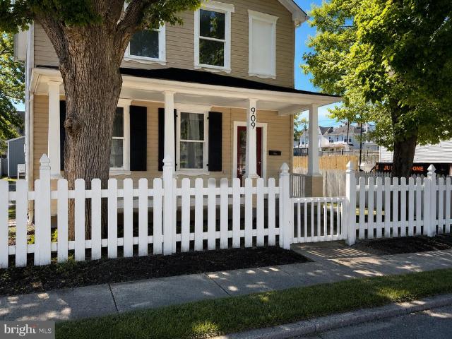 909 Corbett Street