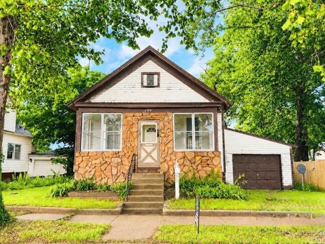 909 Clay St, Beardstown, IL 62618