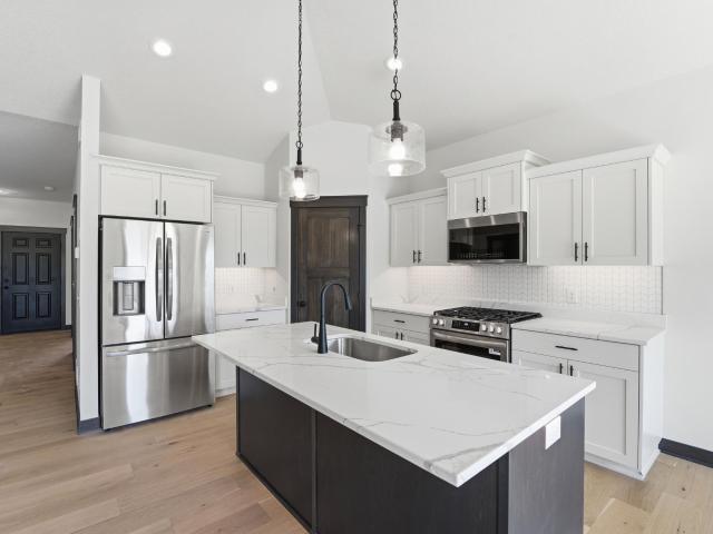 909 Acorn Court