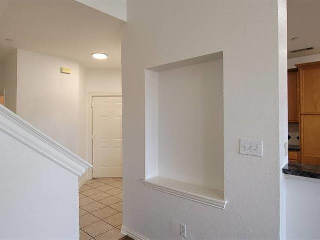 909 Avondale Lane