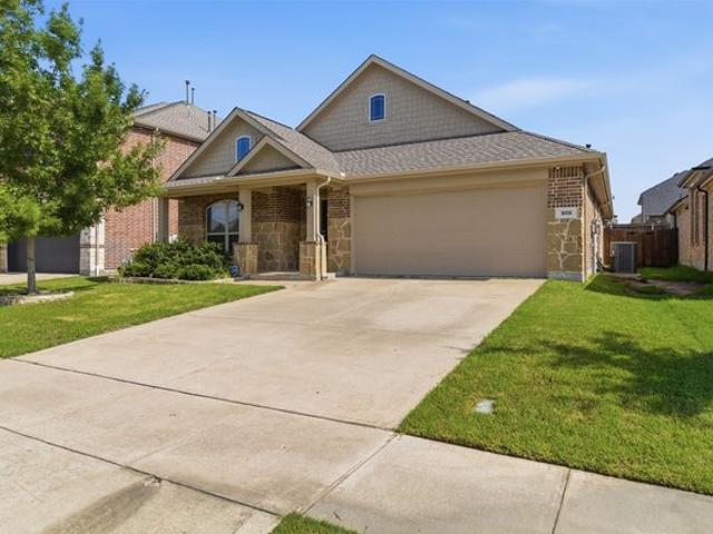 909 Black Hawk Dr, Princeton, TX 75407