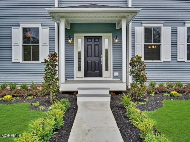 909 Bloomfield Avenue