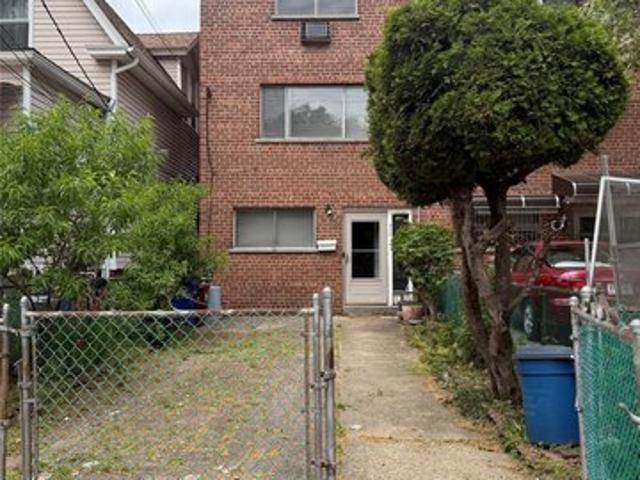 909 Burke Ave, Bronx, NY 10469