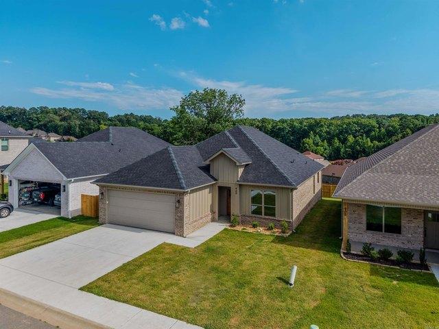 909 Grand Teton Dr, Benton, AR 72019