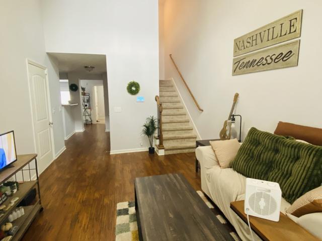 909 Granville Dr