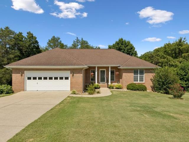 909 Greenview Dr, Fayetteville, TN 37334