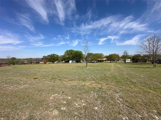 909 E Cedar Ave, Comanche, TX 76442
