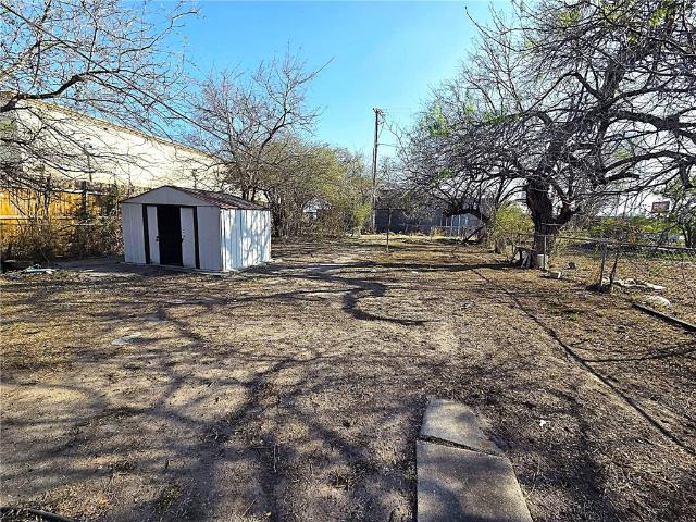 909 E Kleberg Avenue