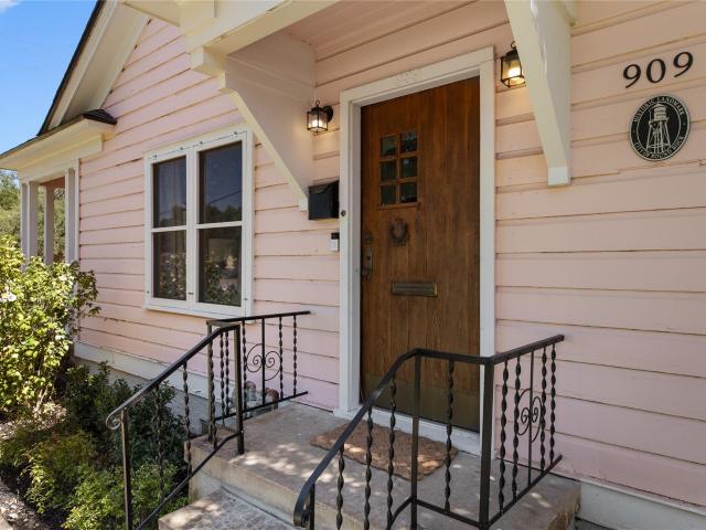 909 E Liberty Ave