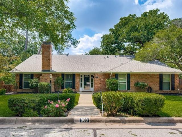 909 Edgecliff Dr, Bedford, TX 76022