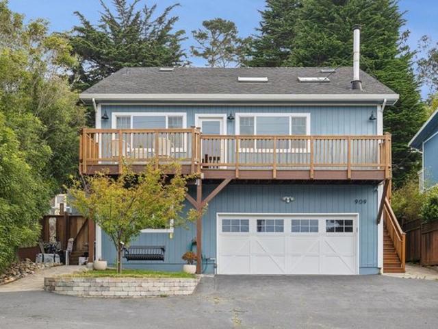 909 Etheldore St, Moss Beach, CA 94038