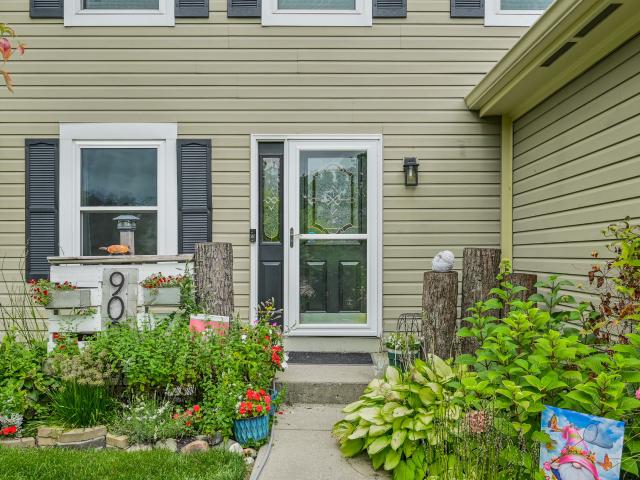 909 Farmview Lane
