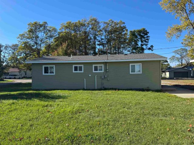 909 Farnsworth