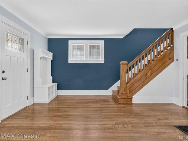 909 Fernwood Road
