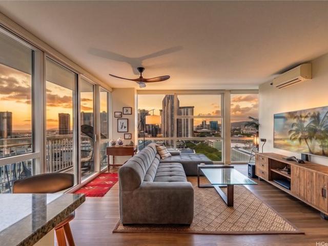 909 Kapiolani Blvd Apt 1804, Honolulu, HI 96814