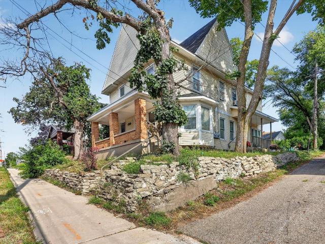 909 Hall Street