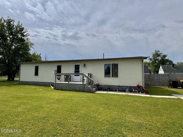 909 Hees Ct, Defiance, OH 43512